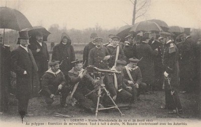 1913 : Pierre Baudin - ministre de la Marine - pose la première pierre ...